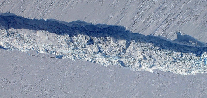 Antarctica Glacier Crack Shows The Birth Of An Iceberg (VIDEO, PHOTOS ...