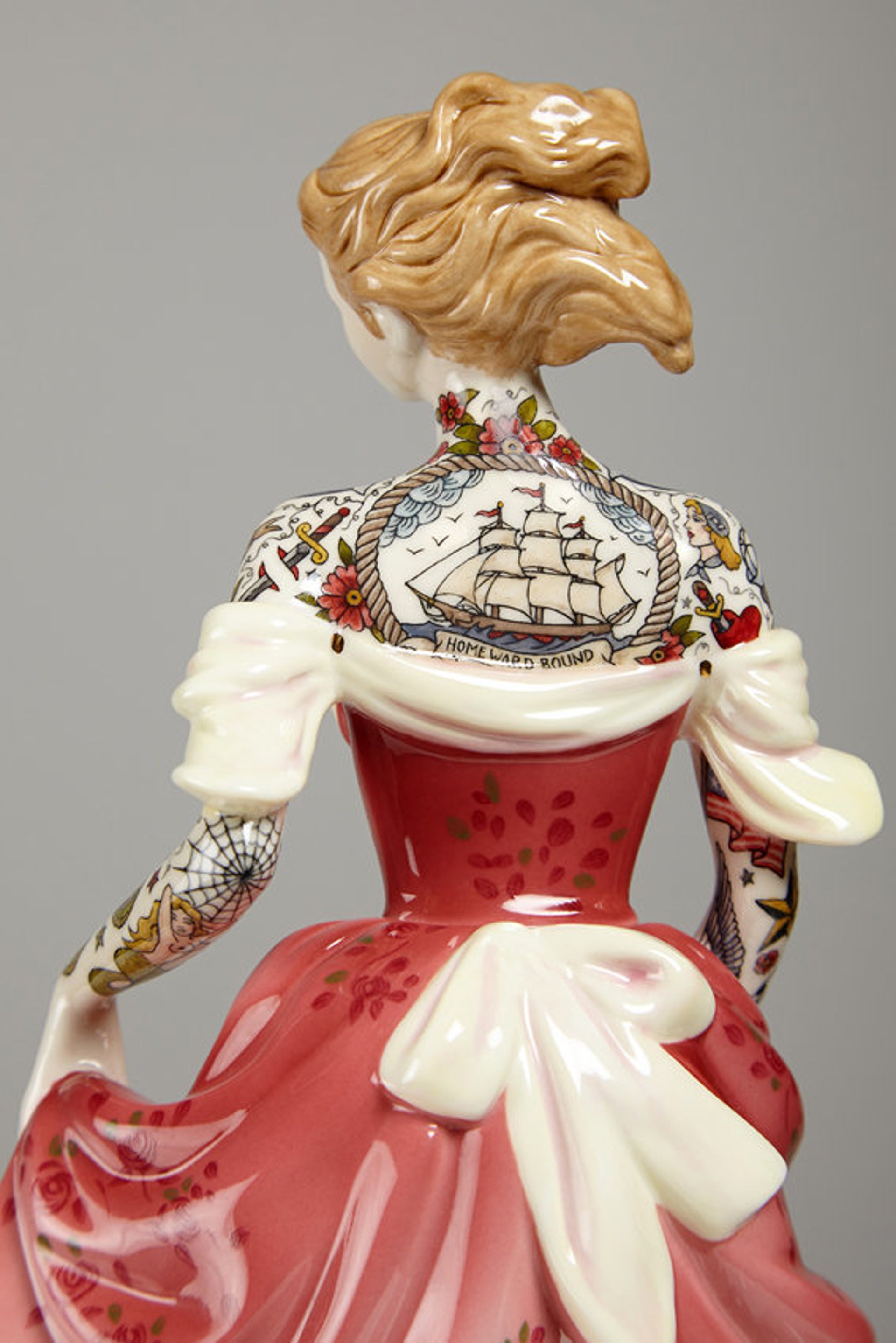 Tattooed Porcelain Dolls Offer An Alternative Way Of Viewing The ...