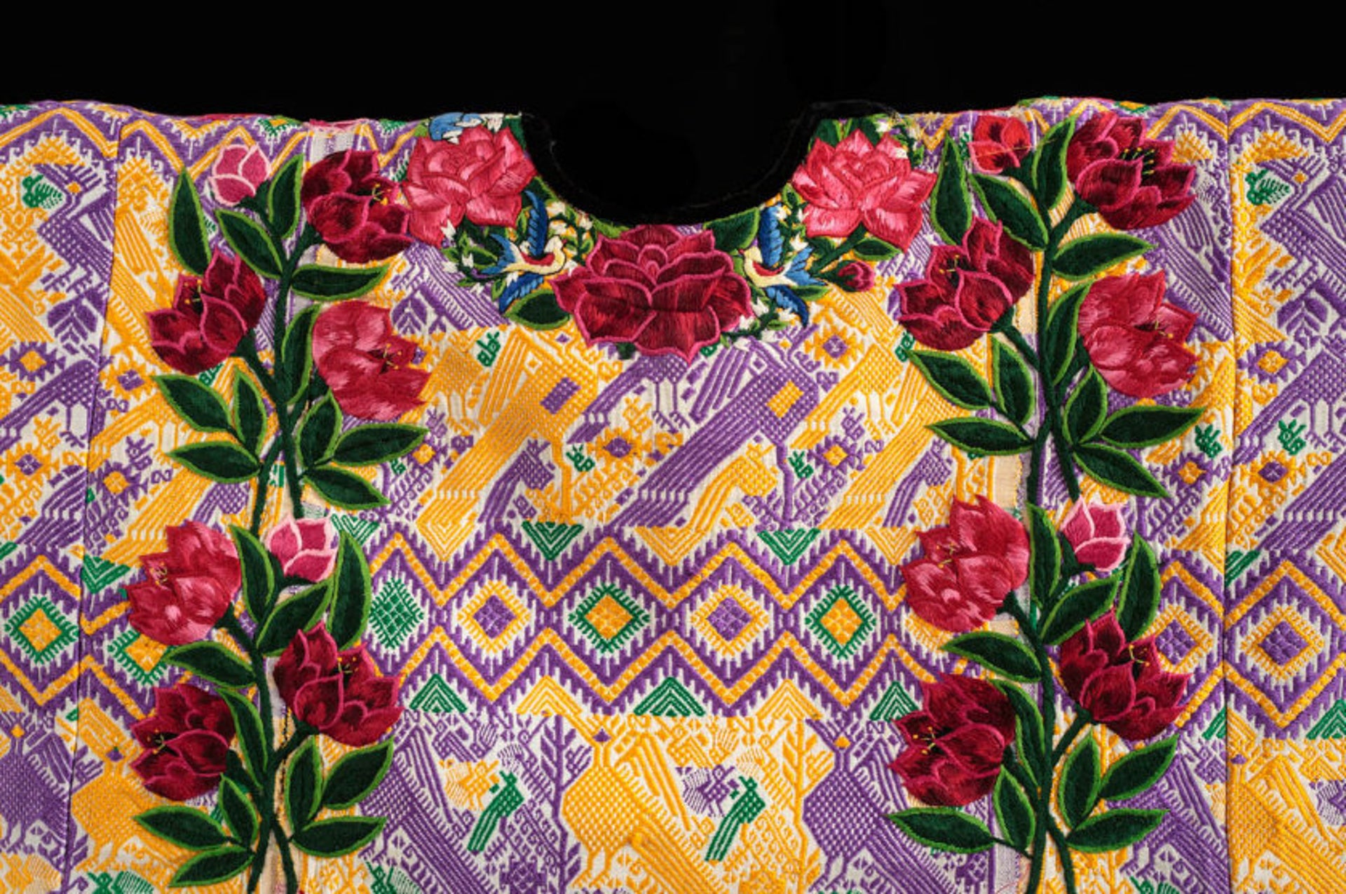 500 Years Of Hypnotic Masks Reveal Our Eternal Obsession With Disguise ...