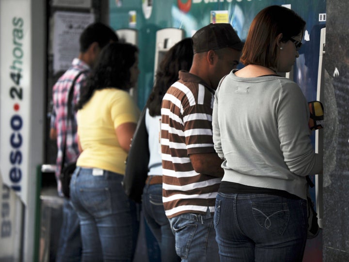 10 Free Checking Accounts For People Who Don't Bank | HuffPost Impact