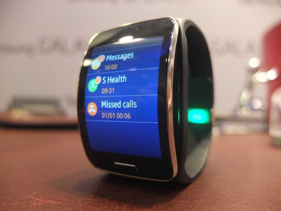 Samsung Launches New Virtual Reality Headset With Gear VR | HuffPost Life