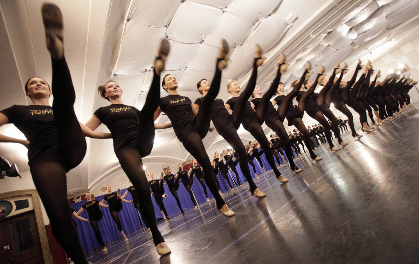 Gotta Love Those Rockettes! (Now in 3D) | HuffPost Entertainment