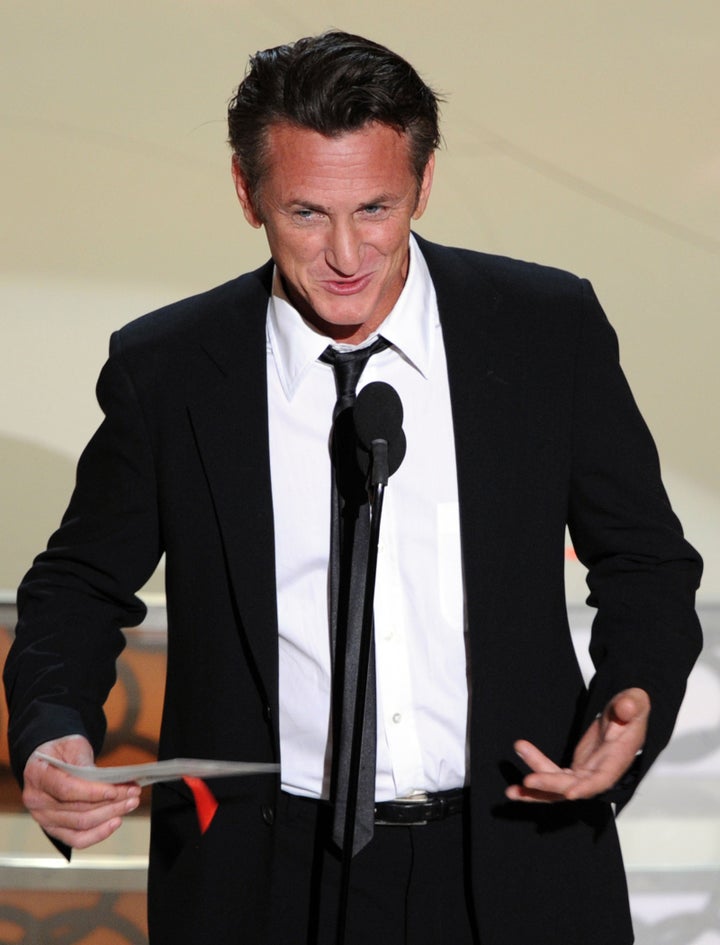 Sean Penn Wears A Full Face Of Makeup (PHOTO) | HuffPost Entertainment