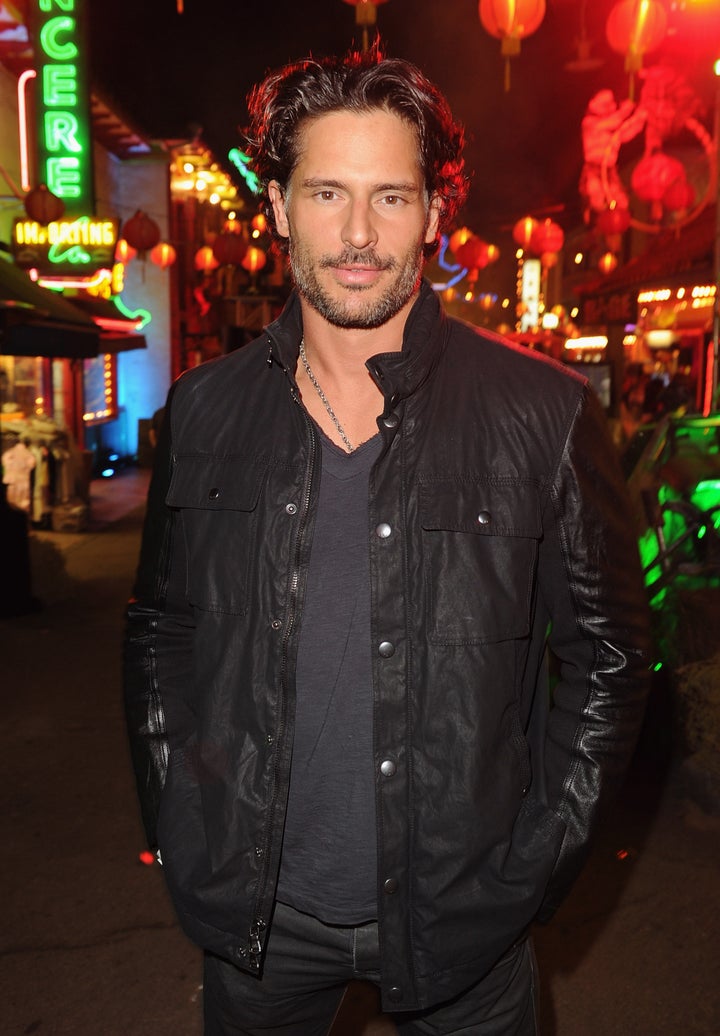 Joe Manganiello Shows Off Ripped Abs On 'Magic Mike' Set (PHOTOS ...