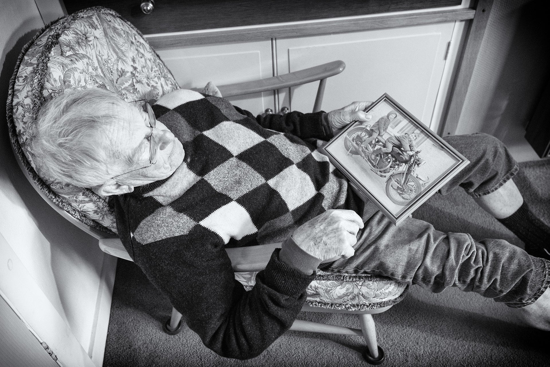 Stunning Images Tell The Story Of What It's Really Like To Love Someone ...