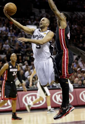 Lebron James Blocks Tiago Splitter Wallpaper