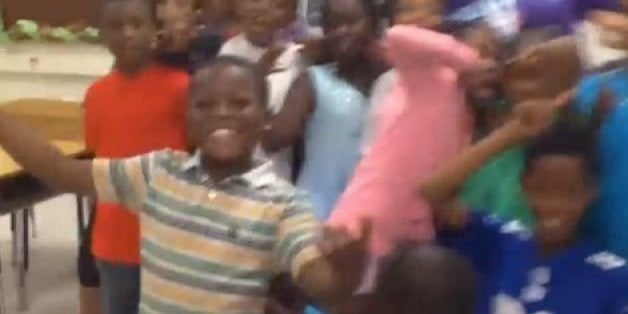 Kids Lose Their Minds When Michael Jordan Enters The Classroom (VIDEO ...