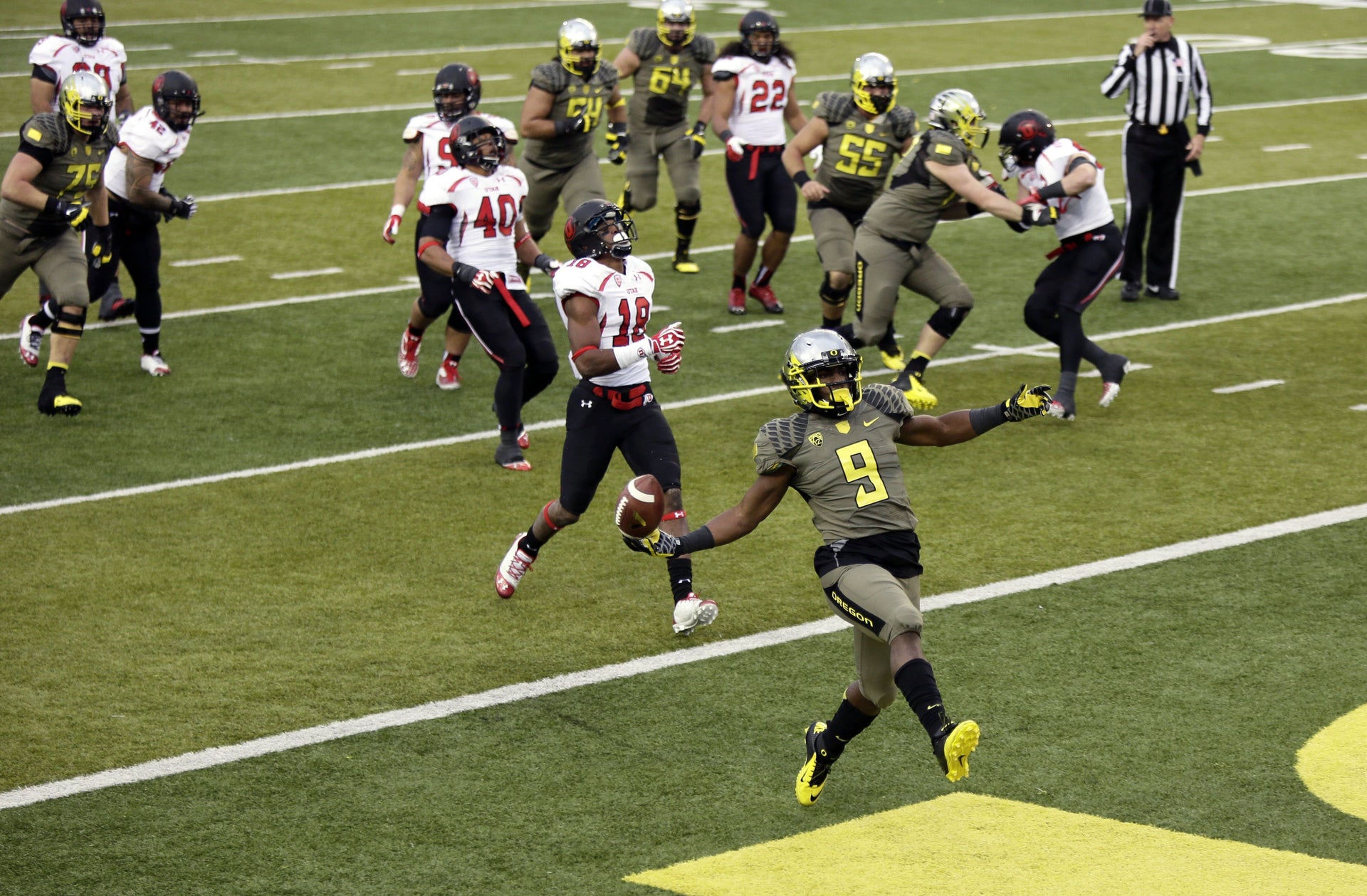 50 Oregon Football Uniforms That Changed The Way We See College ...