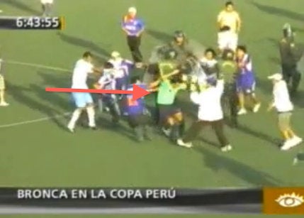 Copa Peru Soccer Ref Attacked By Players And Fans (VIDEO) | HuffPost Sports