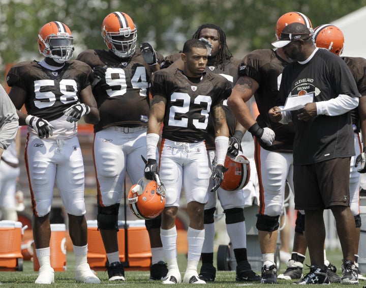 Marcus Benard, Cleveland Browns Linebacker, Collapses In Locker Room ...
