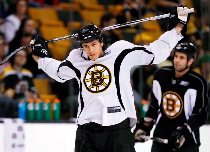 Drew Larman, Florida Everblades Hockey Player, Reportedly Catches Purse ...