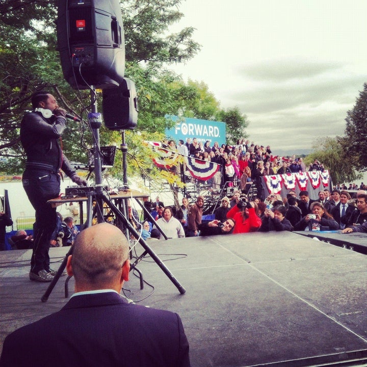 Will.i.am Gives Crowd At Obama Rally A Pep Talk After Debate Night ...