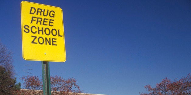 New Anti-Drug Programs Come To U.S. Schools | HuffPost Latest News