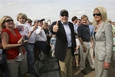 McCain Fundraising Lags, Fails To Woo Bush/Cheney Donors | HuffPost ...