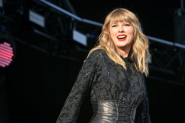 Taylor Swift Breaks Silence On Political Views As She Endorses ...