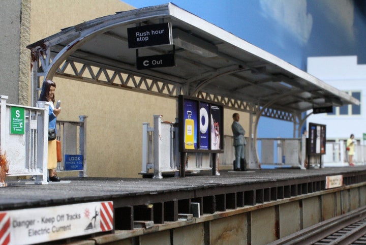 CTA Model Train In Action: Romeoville Man's Creations Mimic The 'L' In ...