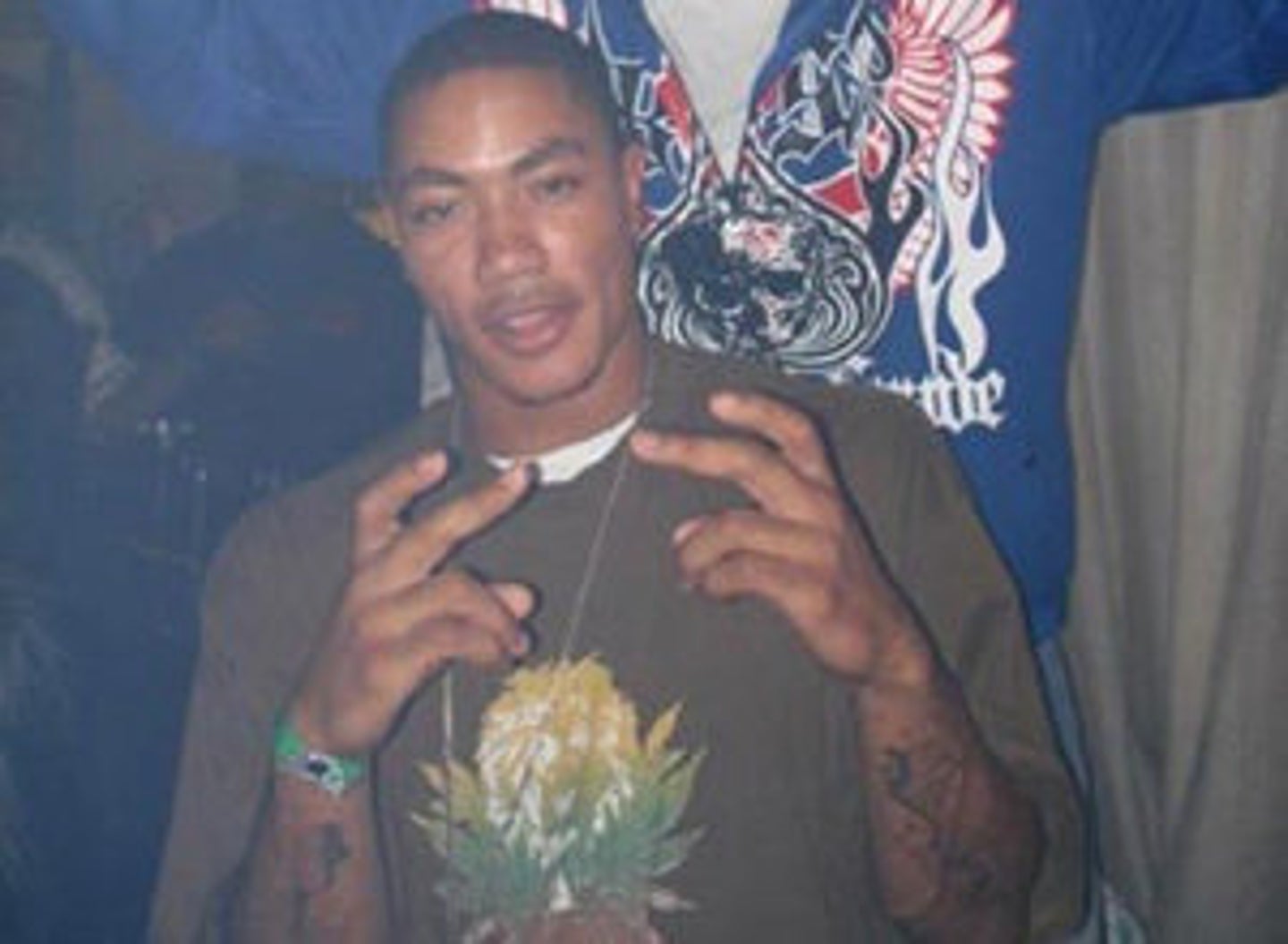 Derrick Rose Gang Sign Photo Controversy: Rose Calls It A Bad Joke ...