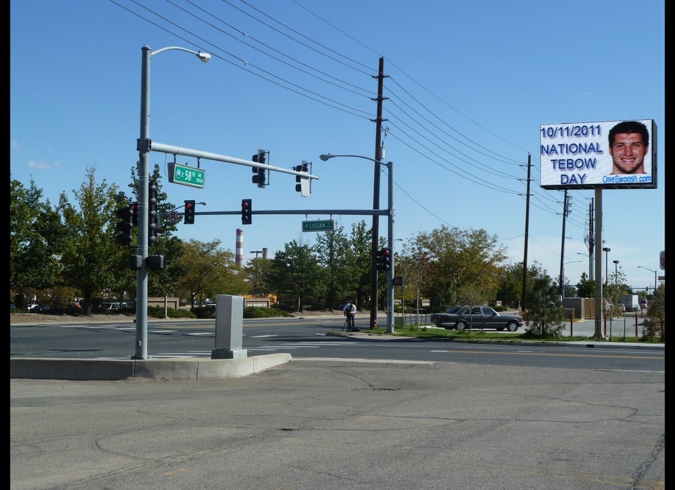 'Play Tebow!' Billboard Goes Up In Denver (PHOTOS) | HuffPost Denver