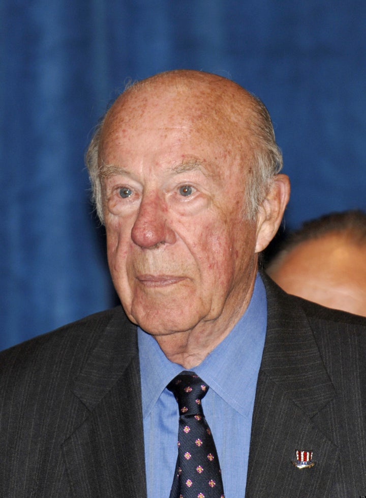 George Schultz, Meg Whitman's Campaign Co-Chairman, Clashes With Her On ...