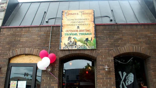 Piratz Tavern Logo
