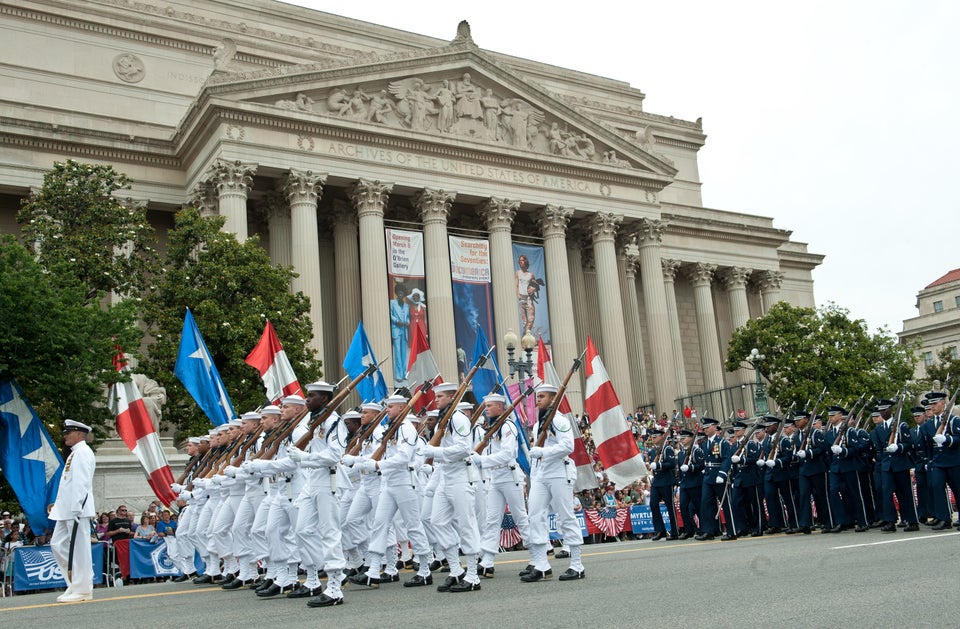 National Memorial Day Parade 2013: Veterans Honored With Parade, Stars ...