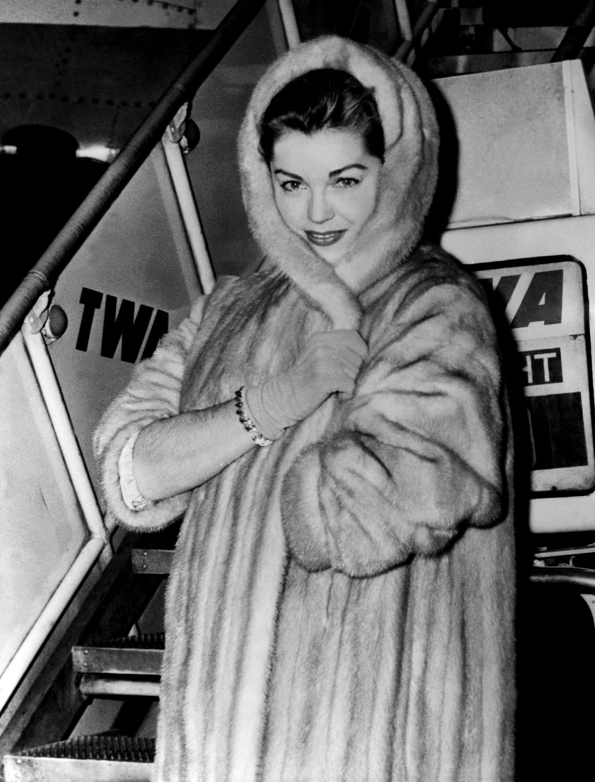Vintage Coats From Old Hollywood Are All The Fashion Inspiration You ...