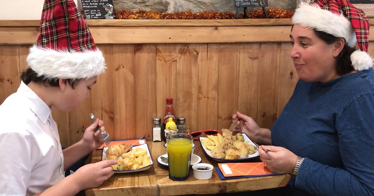 Deep-Fried Christmas Dinner On The Menu In Scottish Chip Shop ...