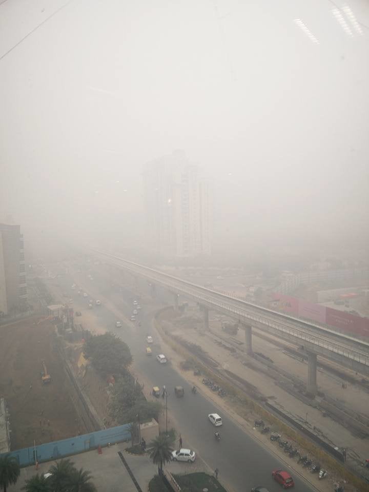 People In NCR Are Complaining Of Burning Sensation In Eyes After Thick ...