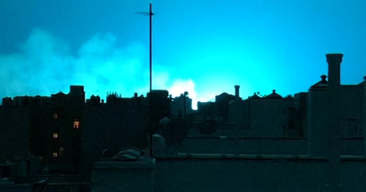 New York Sky Turns Blue After Electrical Explosion In Queens | HuffPost ...