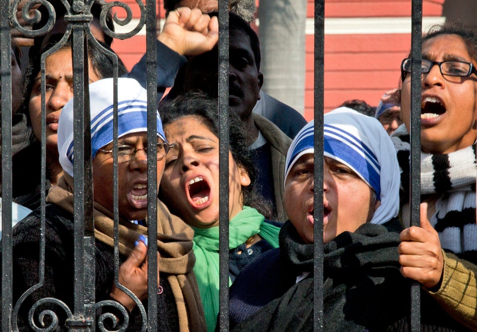 Christian Protesters Clash With Police In New Delhi | HuffPost Religion