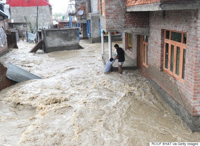 Kashmir Floods 16 Feared Dead As Landslide Buries Two Houses In The