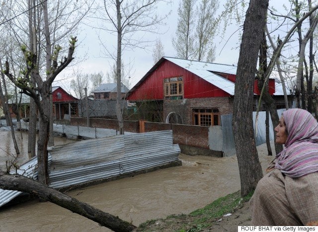 Kashmir Floods 16 Feared Dead As Landslide Buries Two Houses In The