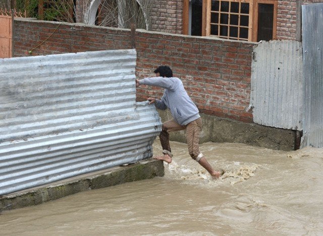 Kashmir Floods 16 Feared Dead As Landslide Buries Two Houses In The