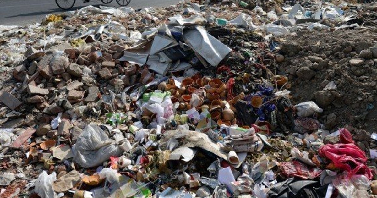 Stinking Garbage Crisis In East Delhi, Delhi Government Clears Funds ...