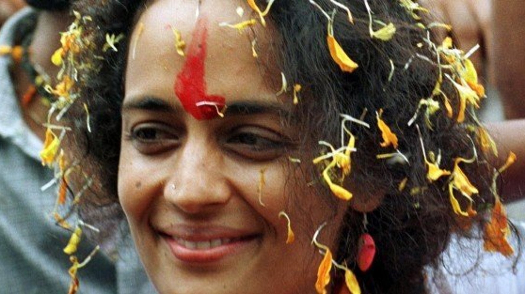 Arundhati Roy Returns Her National Award | HuffPost none