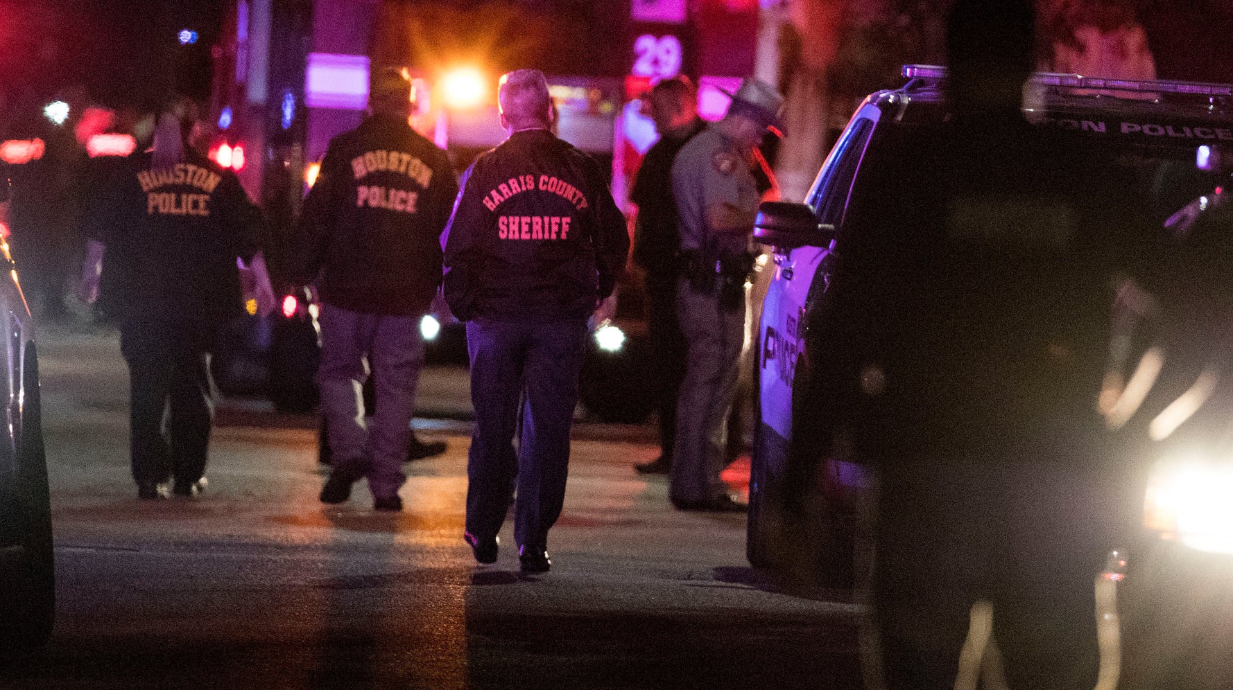 5 Houston Police Officers Wounded During Drug Investigation | HuffPost