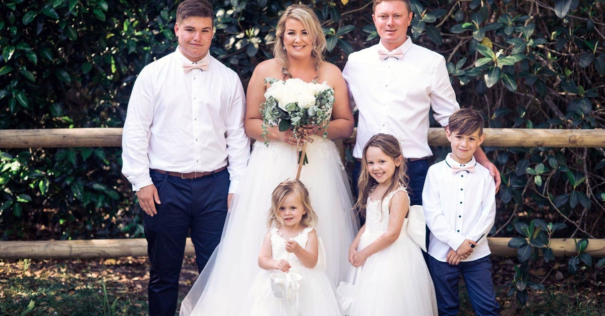 Cheeky 3-Year-Old Bridesmaid Flips The Bird In Mum's Wedding Photos ...