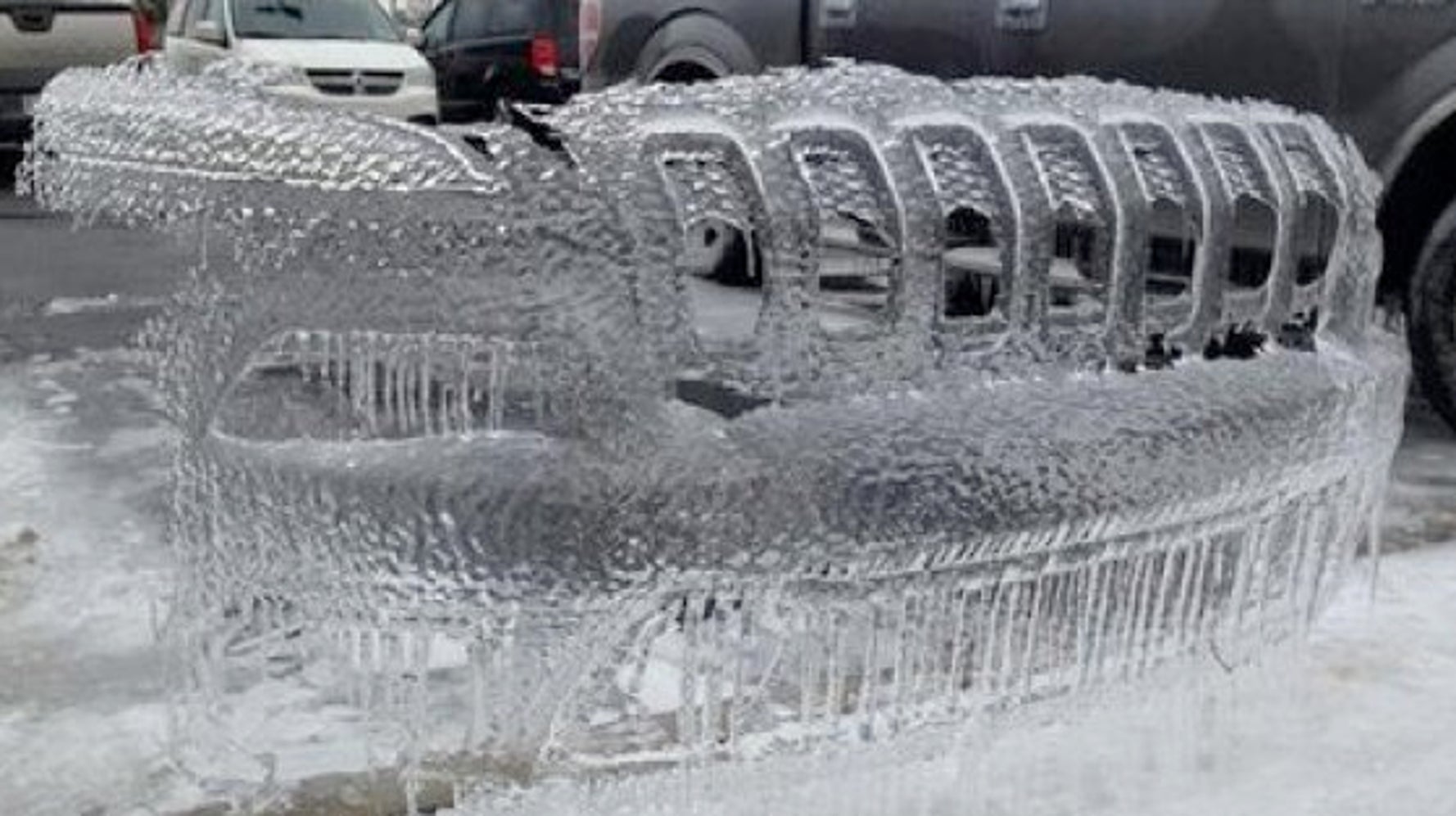 氷は語る。そこには車が停まっていた（画像） | ハフポスト LIFE