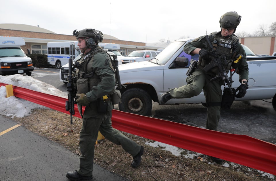 5 Employees Killed, 6 Officers Injured In Illinois Factory Shooting ...