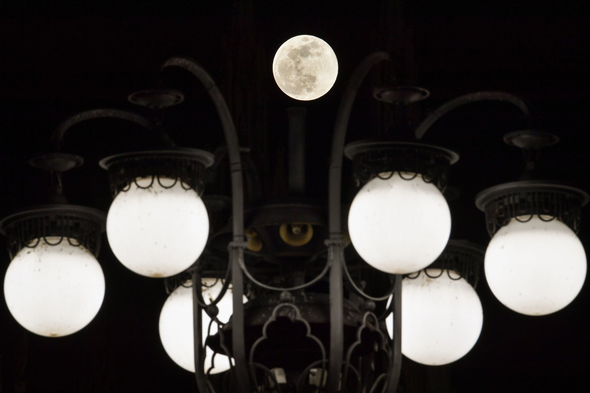 These Photos Capture February’s Sensational Supermoon In All Its ...