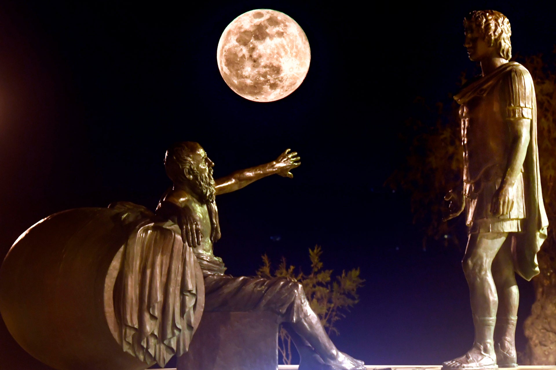 These Photos Capture February’s Sensational Supermoon In All Its ...