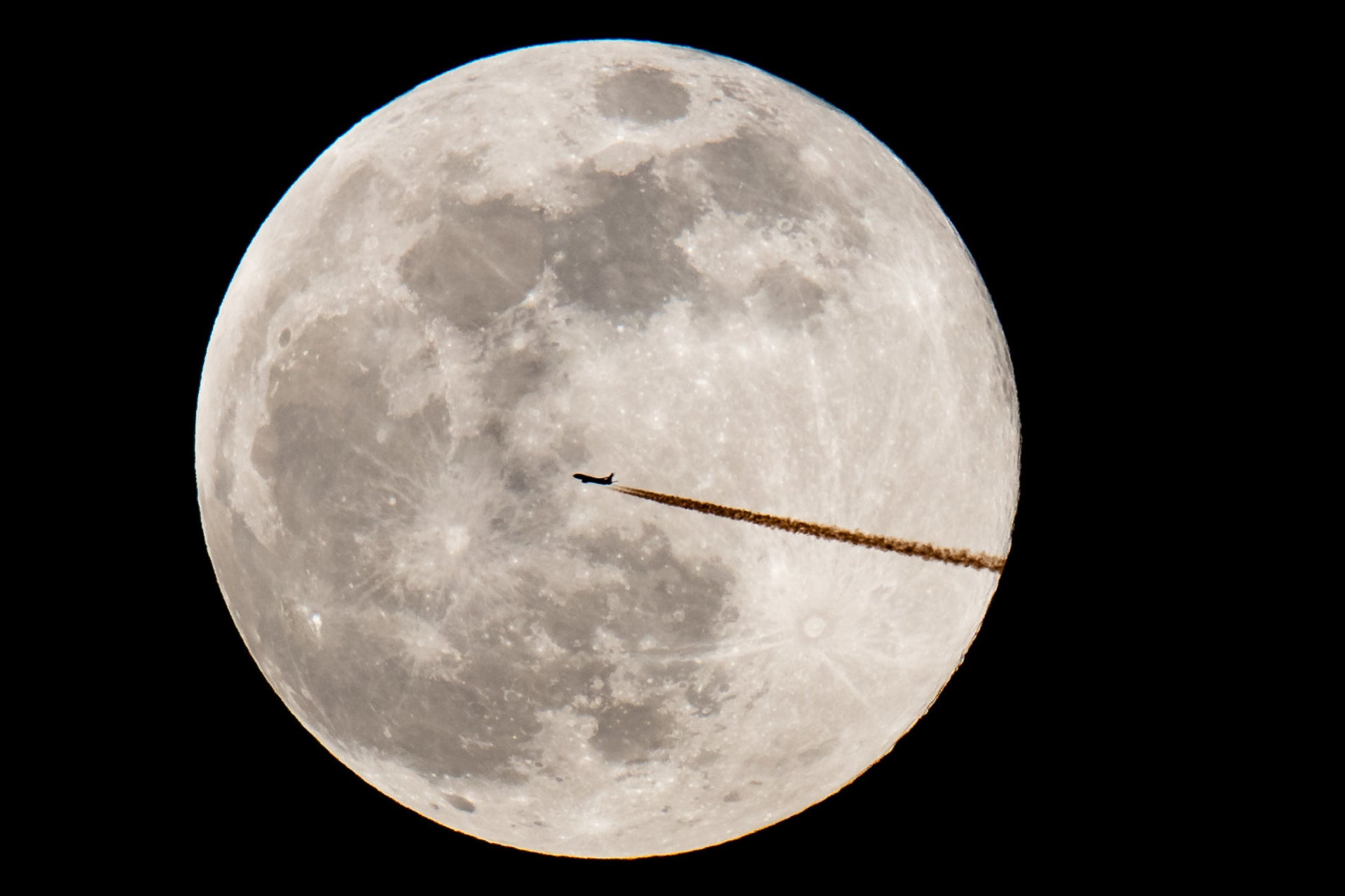 These Photos Capture February’s Sensational Supermoon In All Its ...