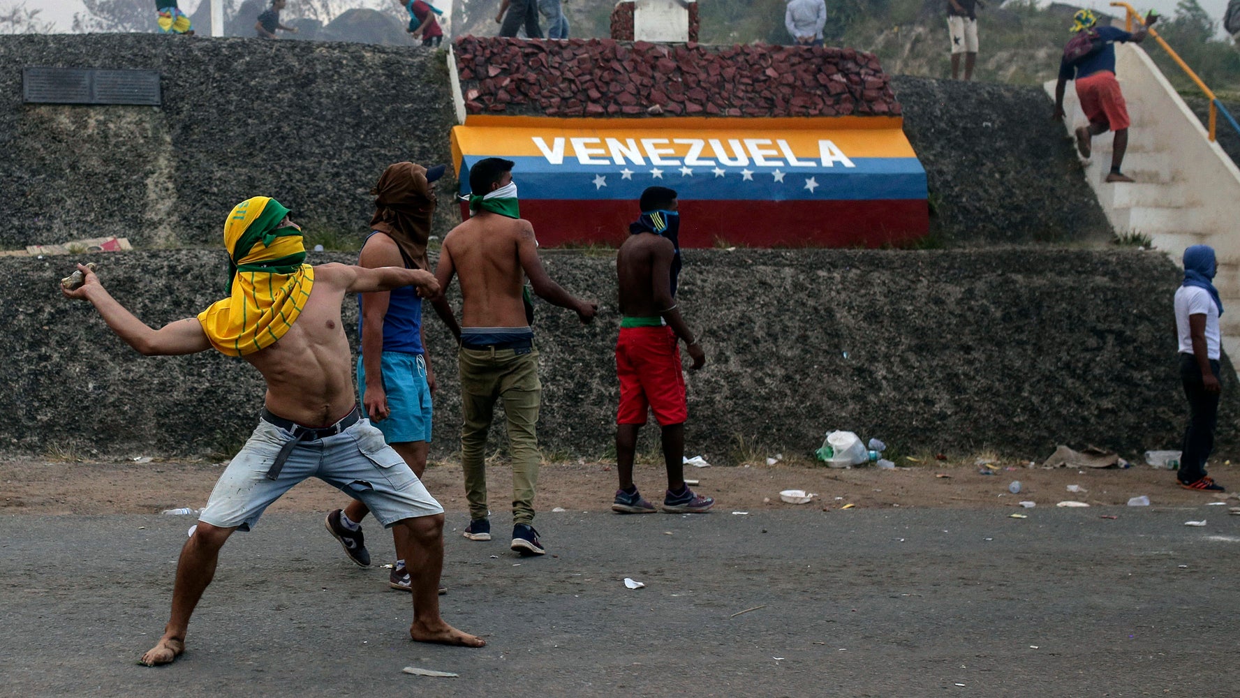 Venezuela Clashes Heighten As Troops Block Aid Delivery | HuffPost ...
