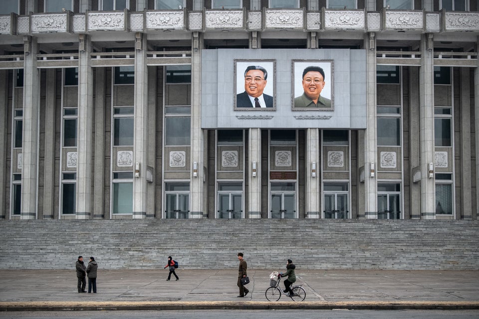 19 Photos That Show A Rare Glimpse Of North Korea Daily Life | HuffPost ...