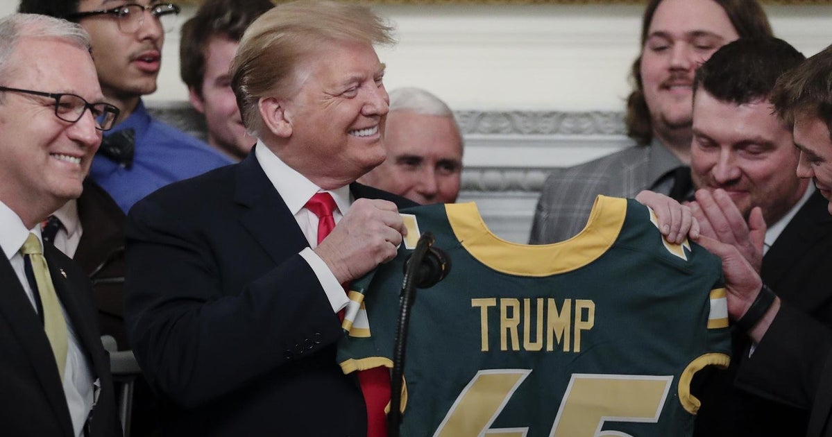 President Trump Throws Another Fast-Food Feast For A College Football ...