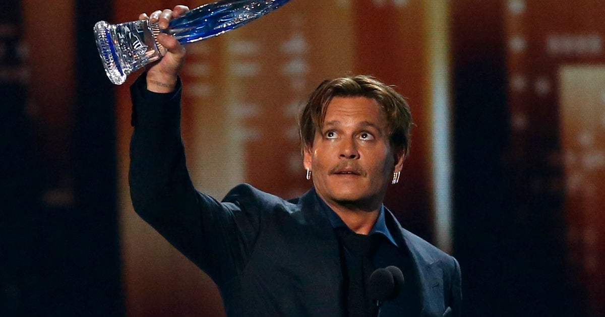 Despite Domestic Abuse Allegations, Johnny Depp Used The Mic To Thank ...