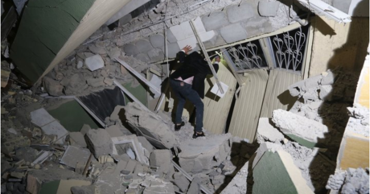Powerful Earthquake Hits Border Between Iran And Iraq, Killing At Least ...