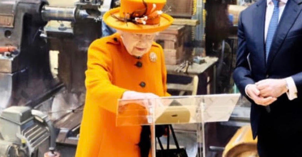 Queen Elizabeth II Shares First Instagram Post, And It's A Throwback ...