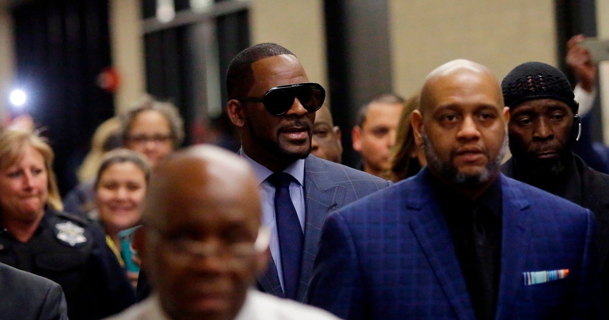 R. Kelly Walks Free After Someone Paid The $161,000 He Owed In Child ...