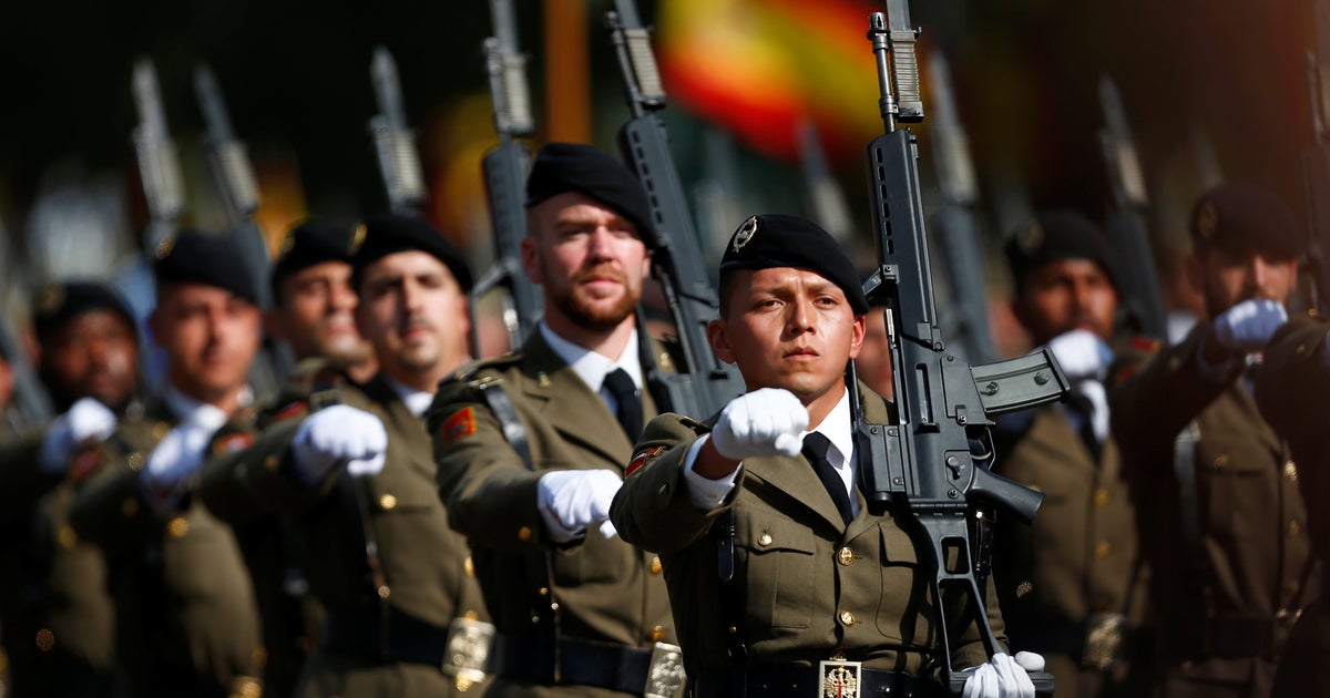 Defensa estudia paralizar la salida del Ejército de los militares de 45 ...